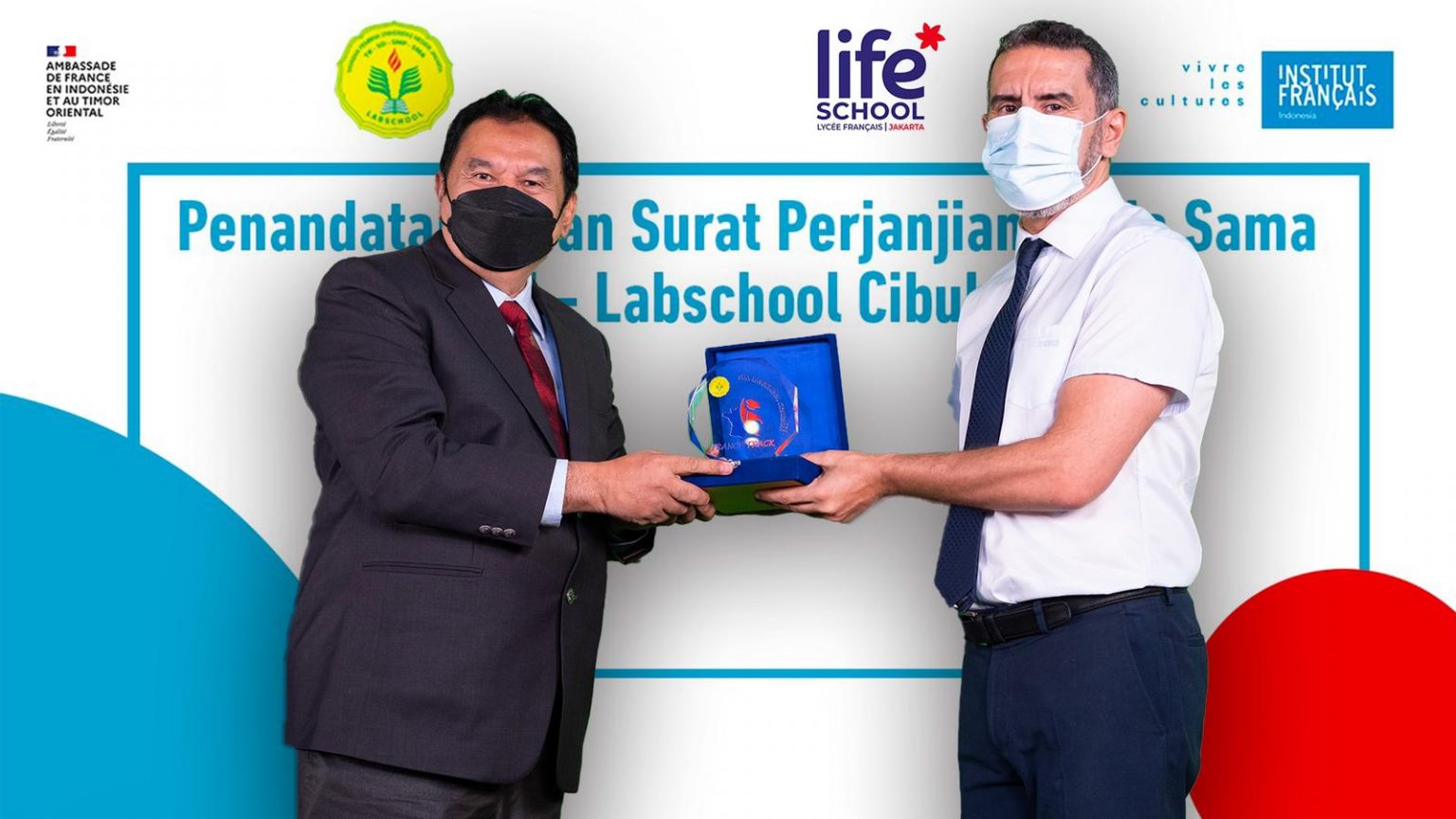 La signature de la convention entre Lycée Français de Jakarta ...