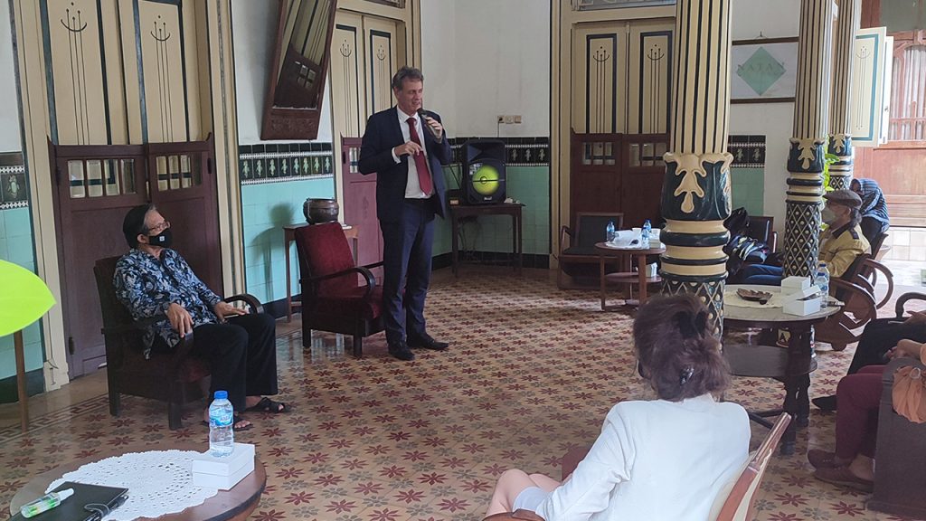 Peluncuran Buku "Sejarah Panjang Kerja Sama Ilmiah Prancis – Indonesia ...